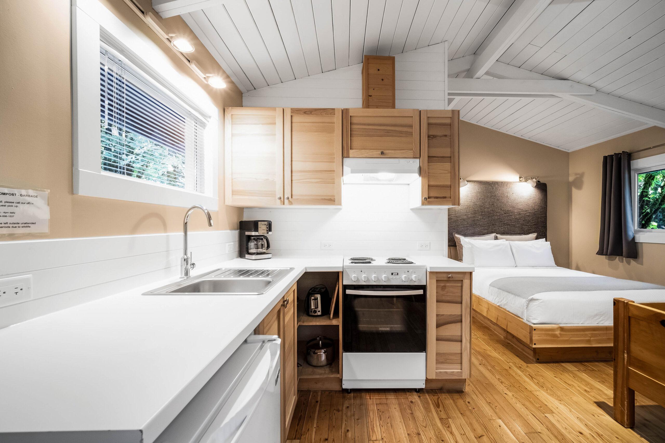 Riverside Cabins - Sunwolf Riverside Resort