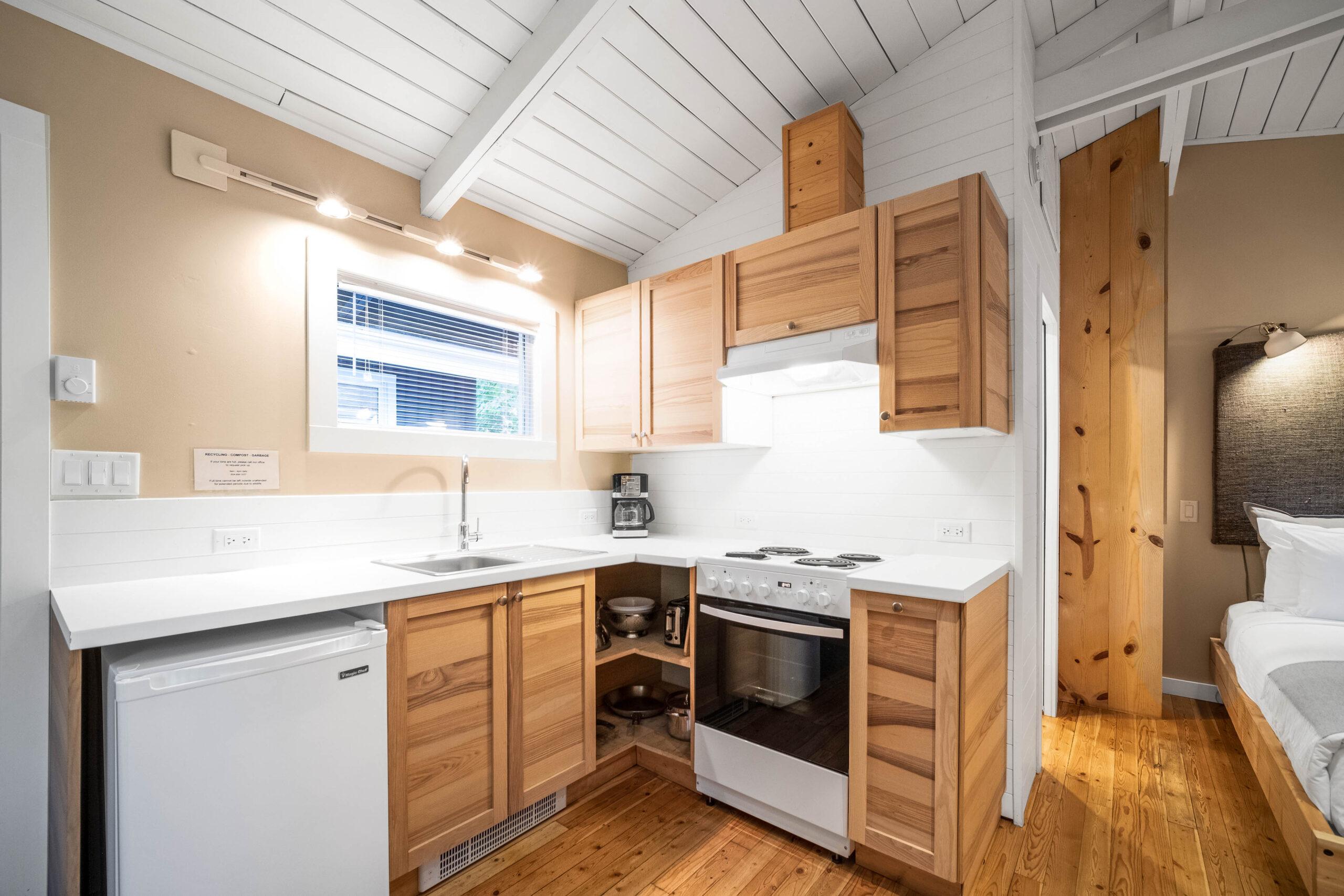 Riverside Cabins - Sunwolf Riverside Resort