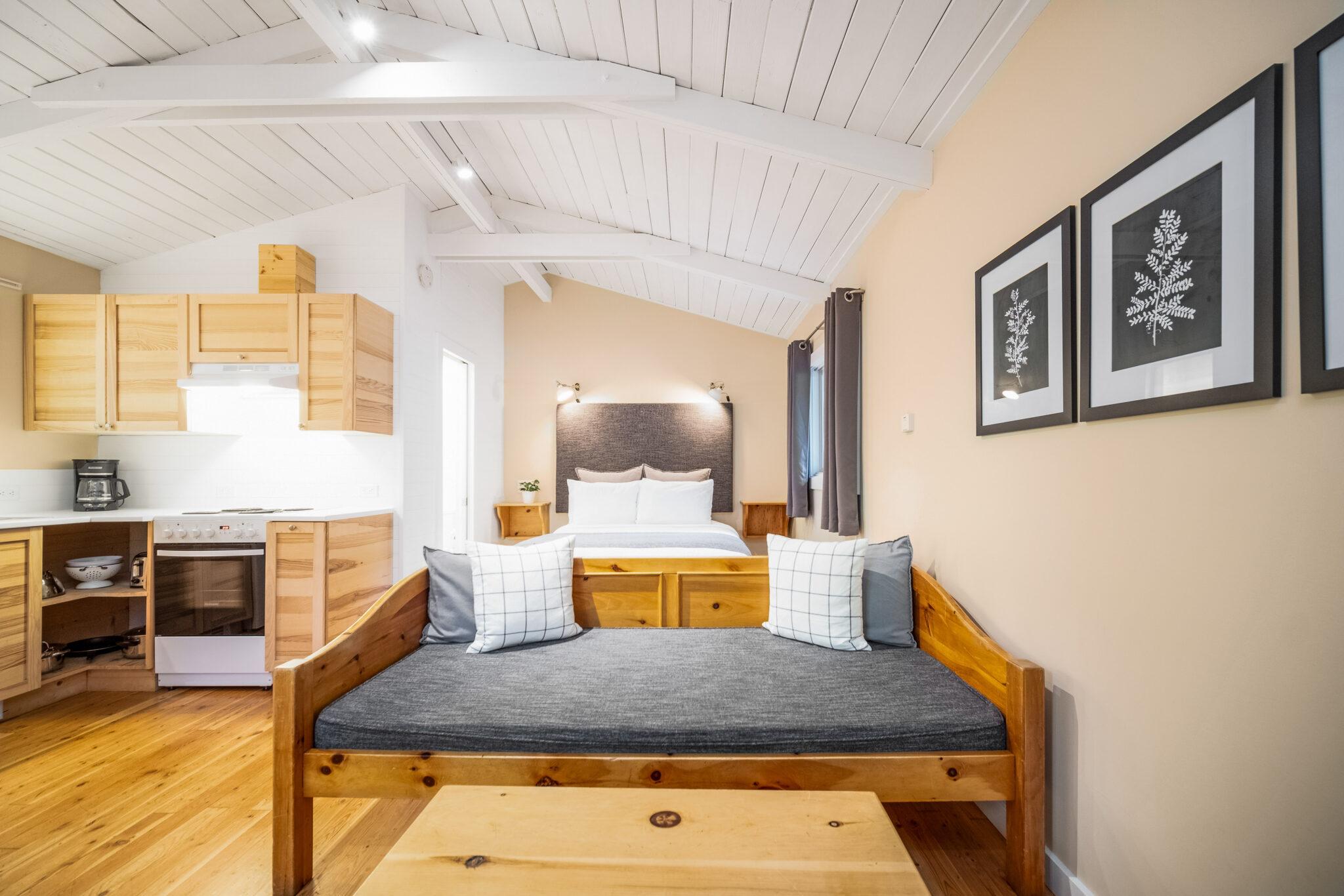 Riverside Cabins - Sunwolf Riverside Resort