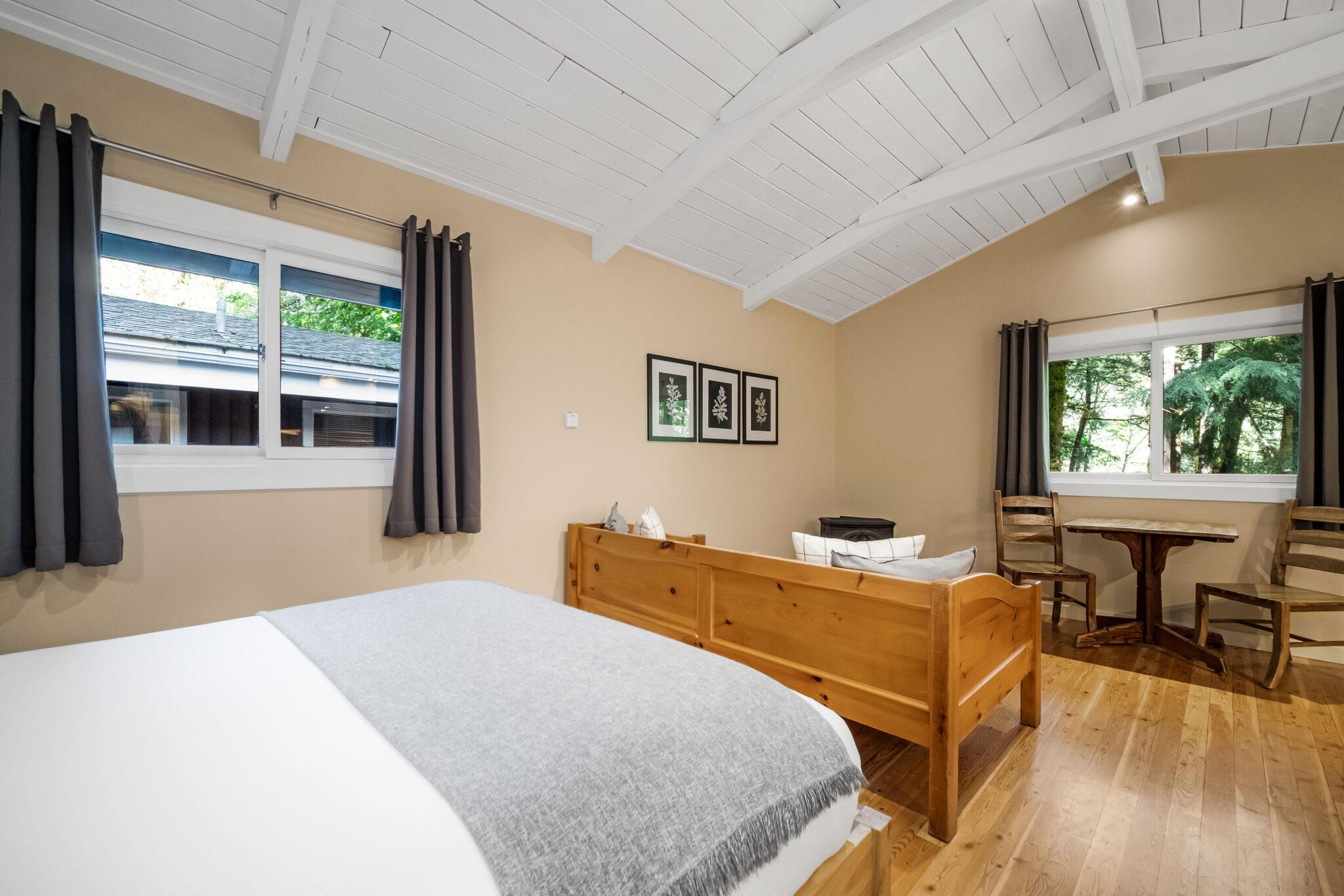 Riverside Cabins - Sunwolf Riverside Resort